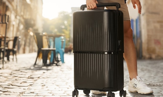 VELO - an expandable suitcase that can switch between three sizes as ...